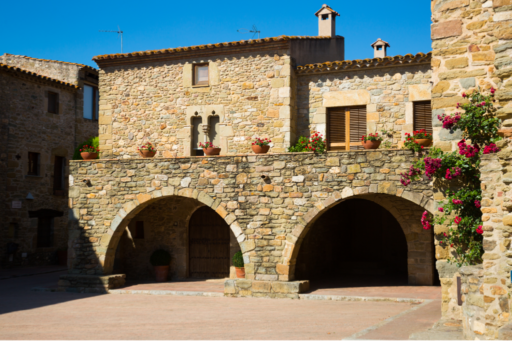 Monells, a town with 8 Catalan surnames | Blog GHT Hotels